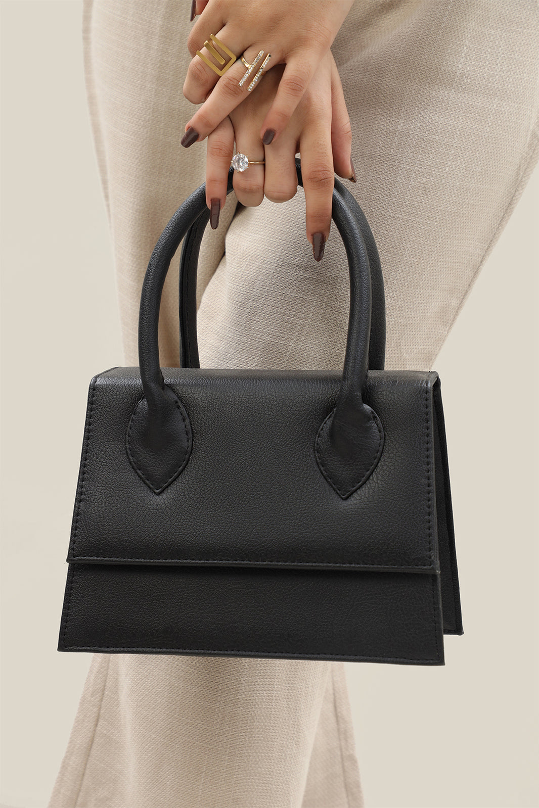 Shop Women Handbags - 75+ trendy handbags styles for women | Zellbury ...