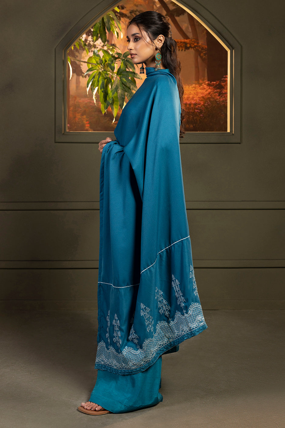 Shawls for Women | Buy Shawls this Winter Season by Zellbury
