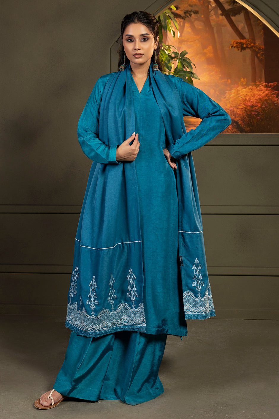 Shawls for Women | Buy Shawls this Winter Season by Zellbury