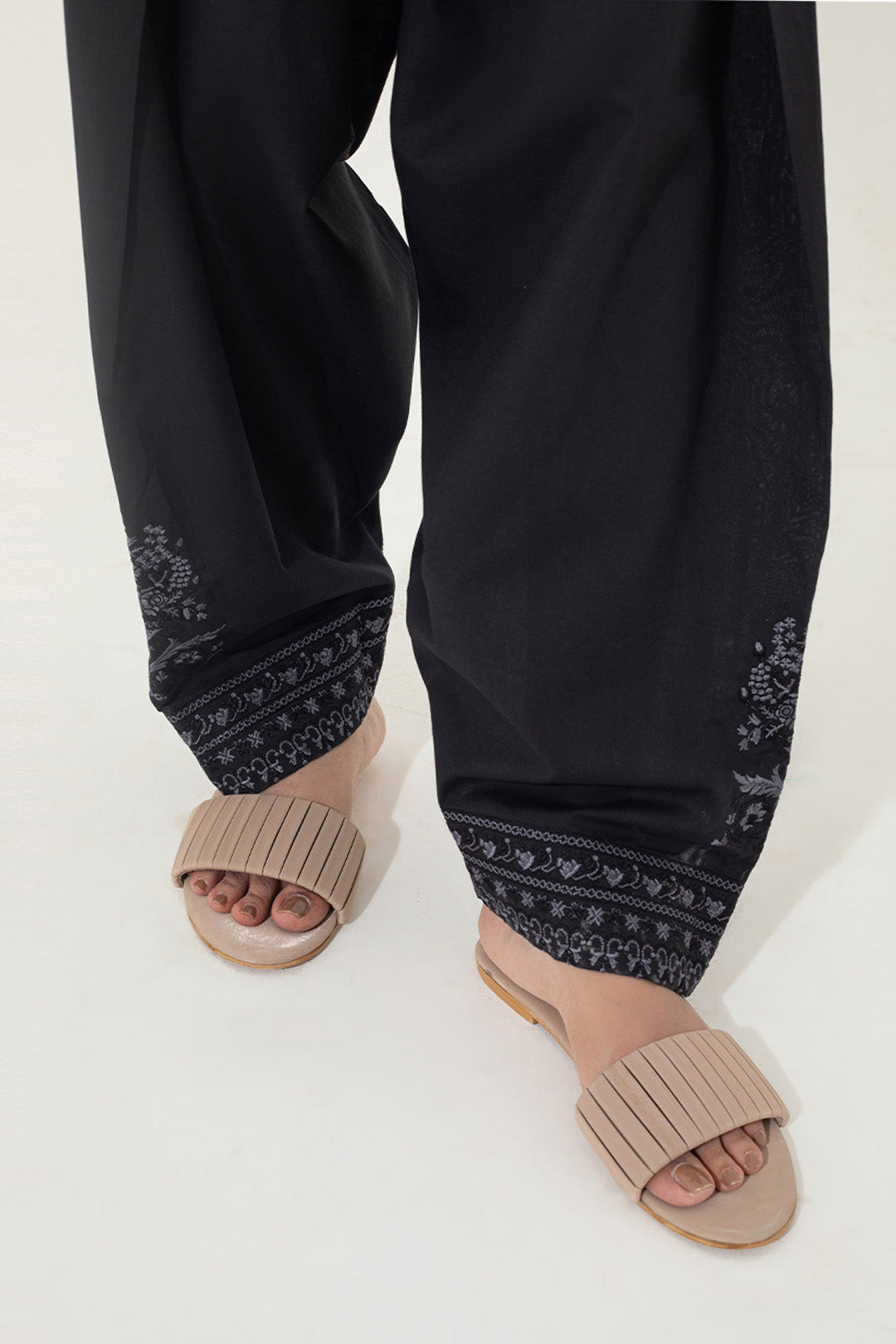 Shop trendy Women Trouser styles for 2024 – ZELLBURY