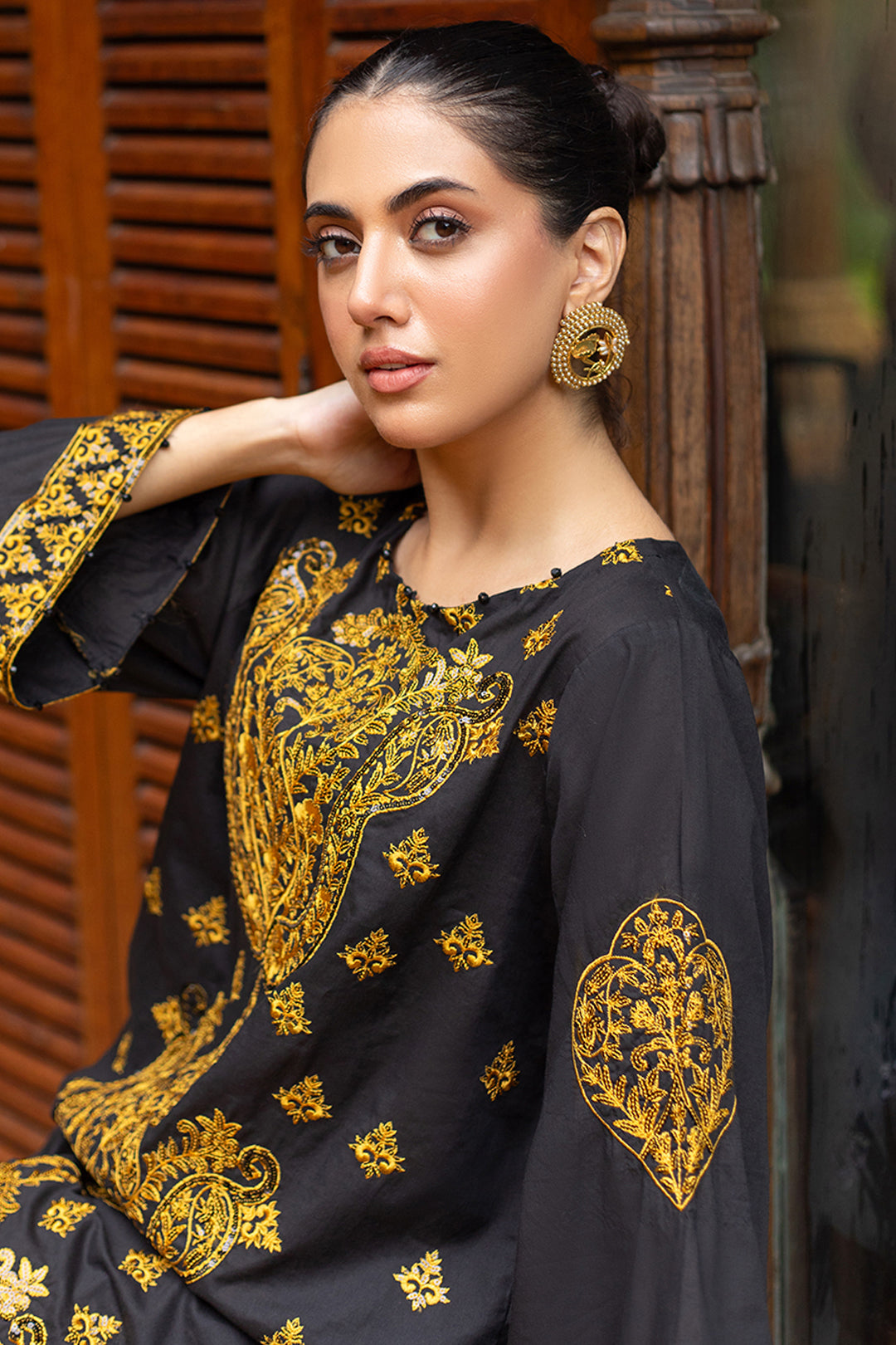 Embroidered Kurta Trouser - 3234